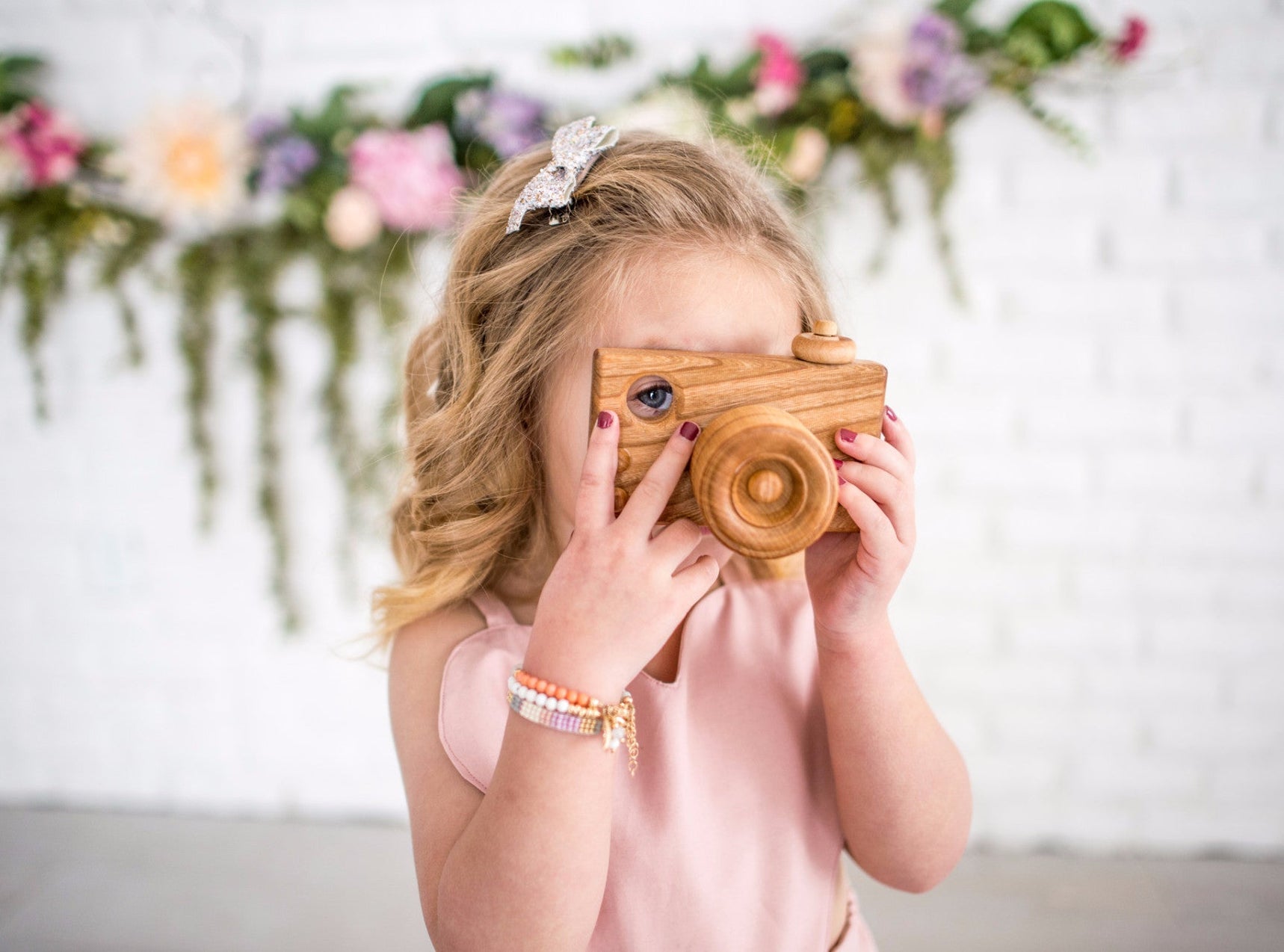 Wooden Toy Camera by Bannor Toys